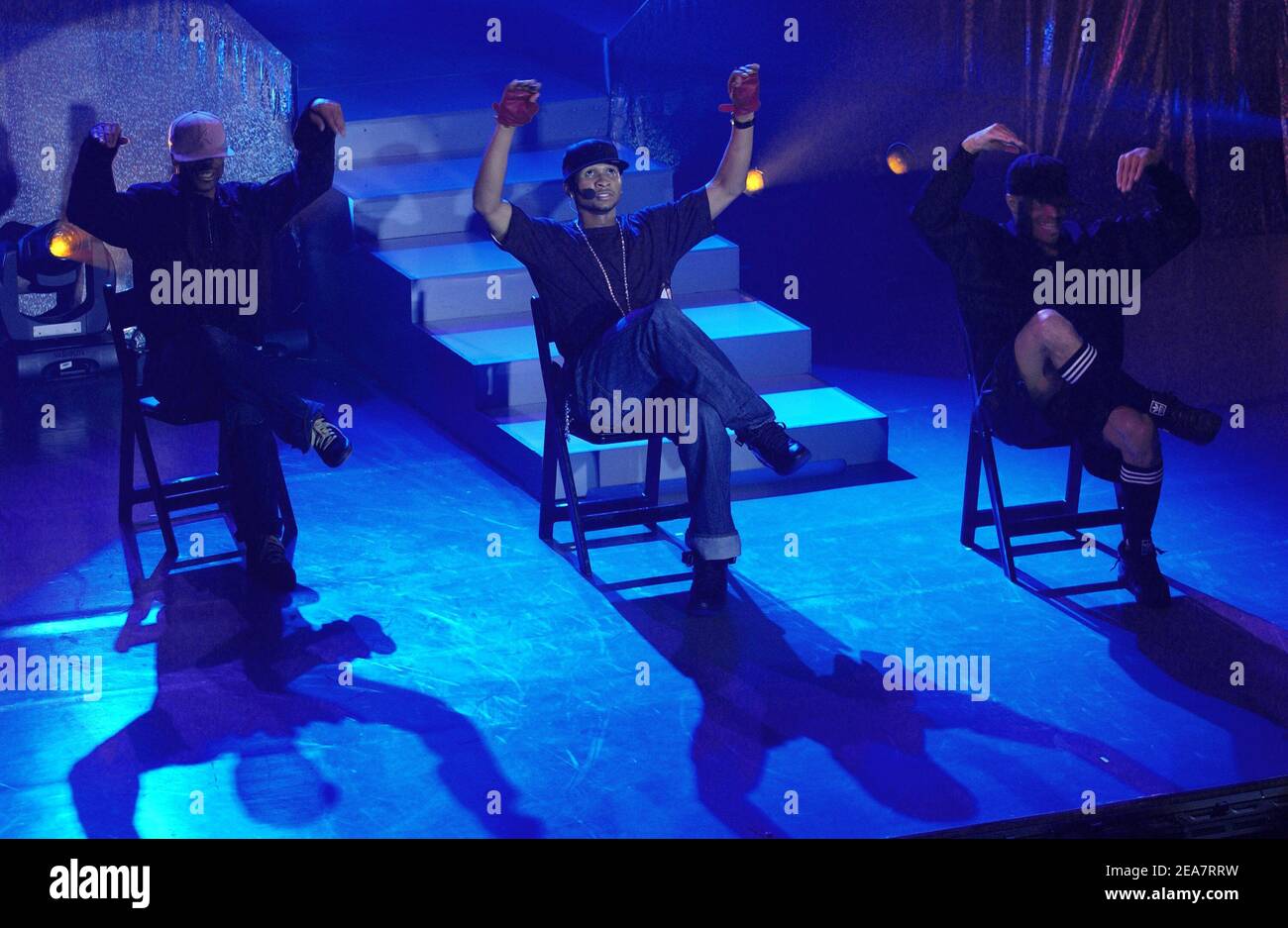 Usher celebrates the launch of his new album Confessions with an AOL ...