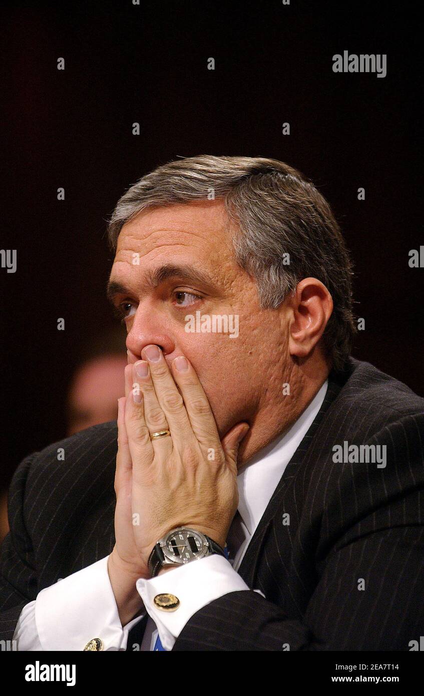 George tenet hi-res stock photography and images - Alamy