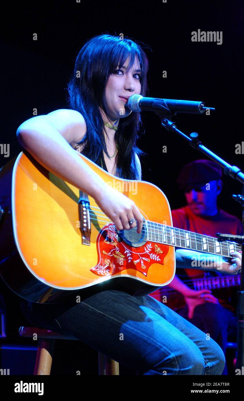 Michelle Branch Performs Live At The Ym Magazine Party To Celebrate