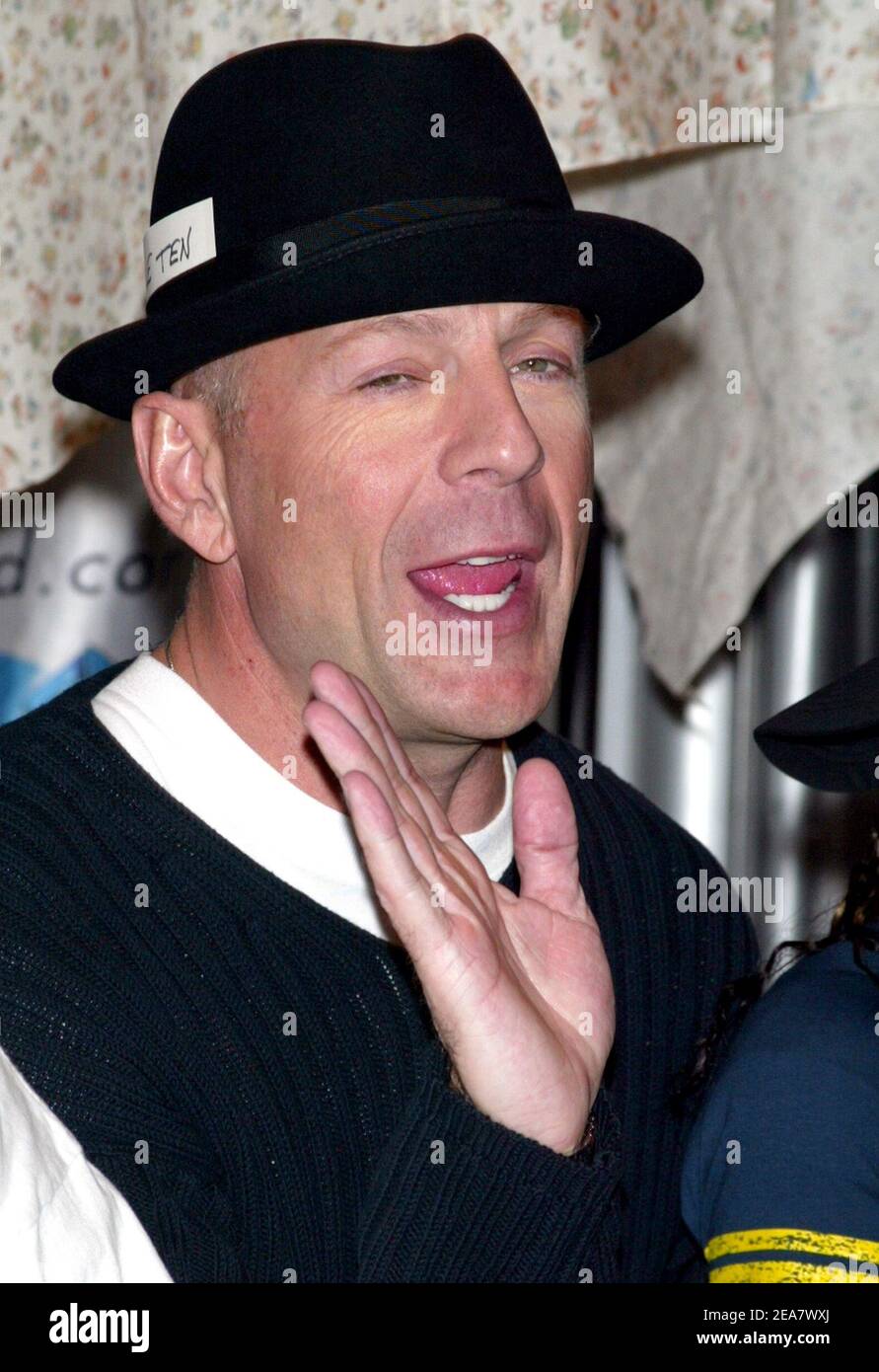 Bruce Willis donates memorabilia from his new movie The Whole Ten Yards ...