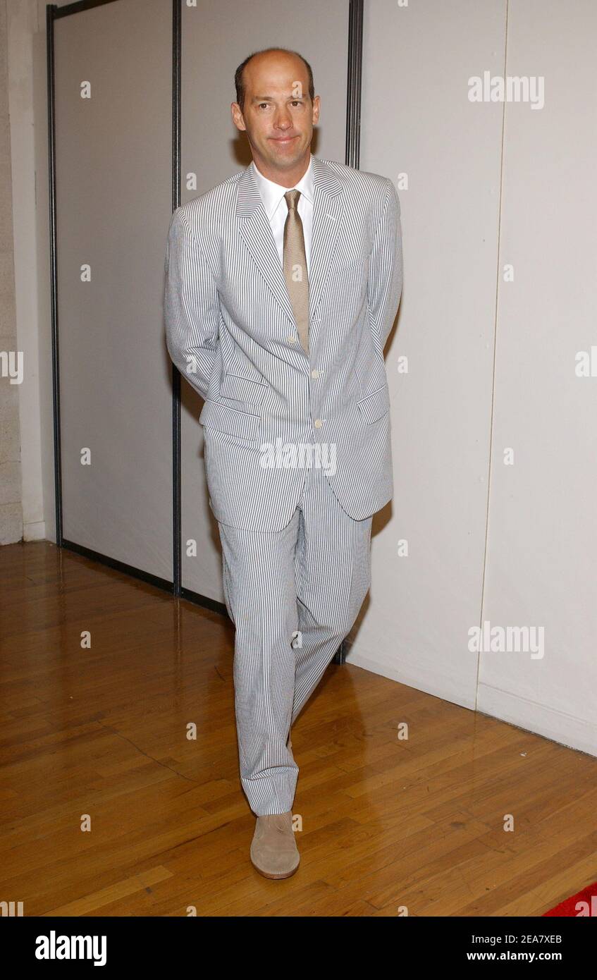Anthony Edwards poses as he arrives at the 2004 Do Something Brick ...