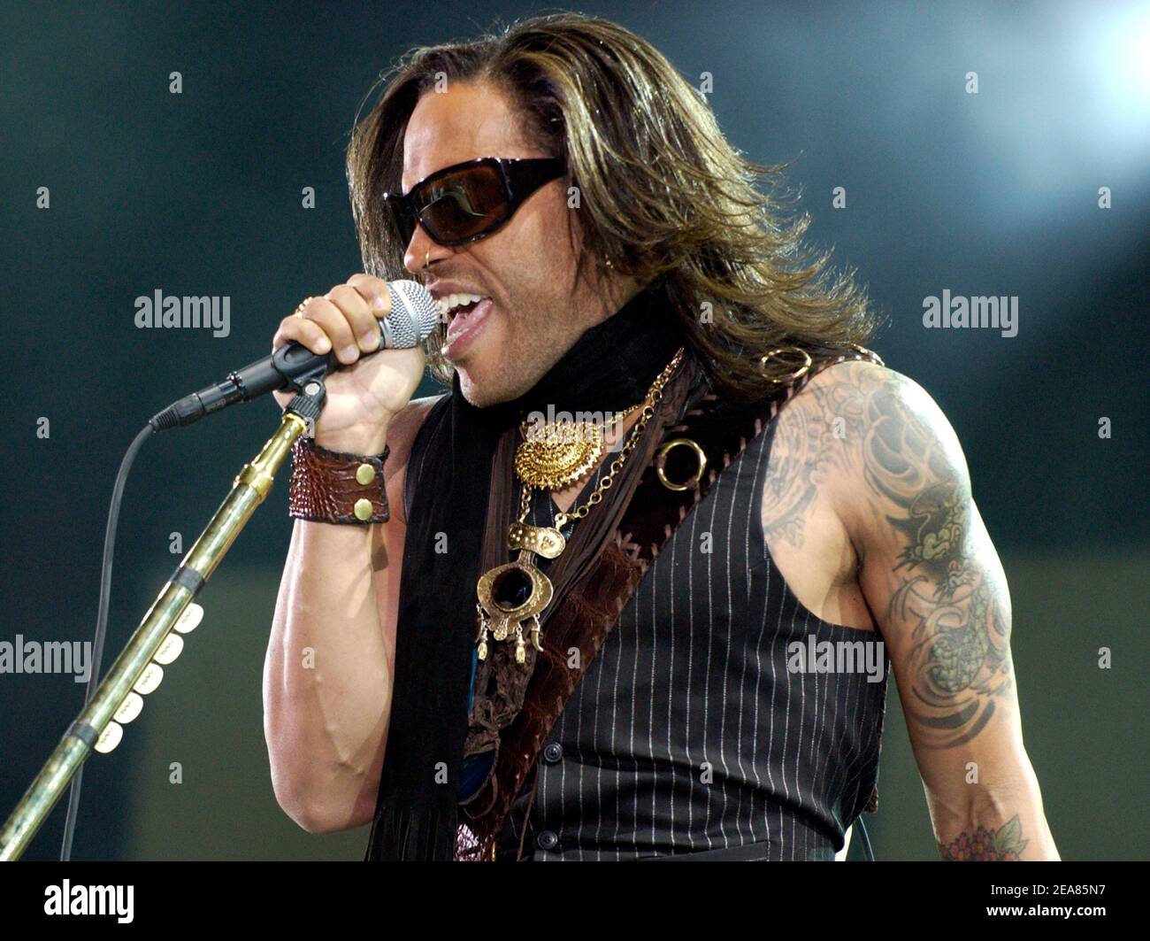 Tatouage rose hi-res stock photography and images - Alamy