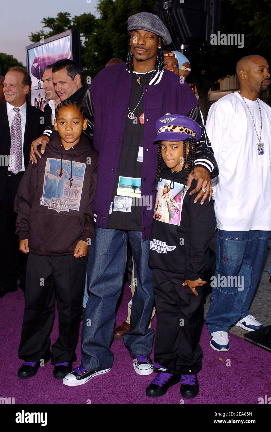 Snoop Dogg and his sons arrive on the purple carpet at the Soul Plane ...