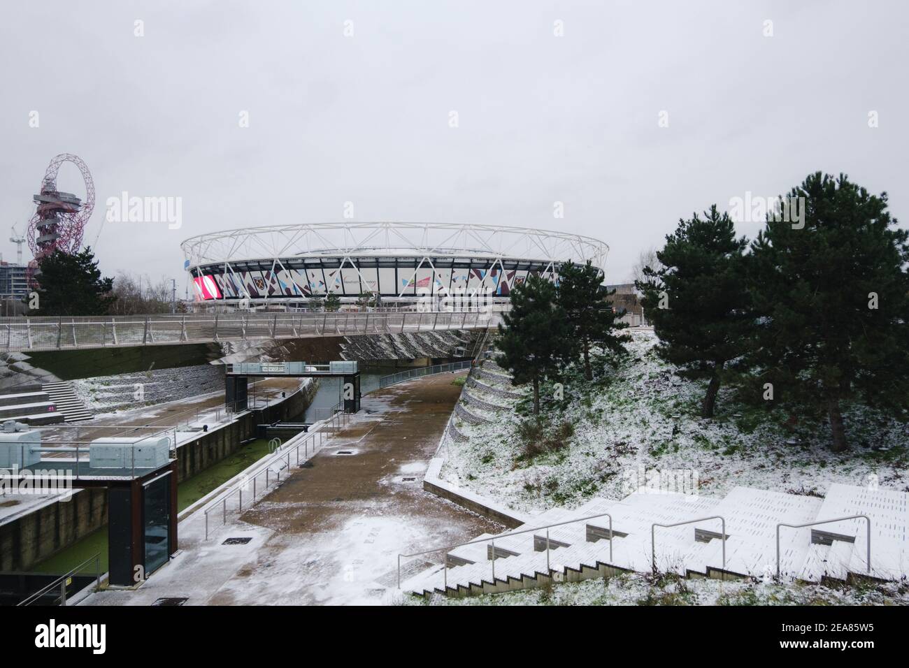 London stadium queen elizabeth olympic park hi-res stock photography ...
