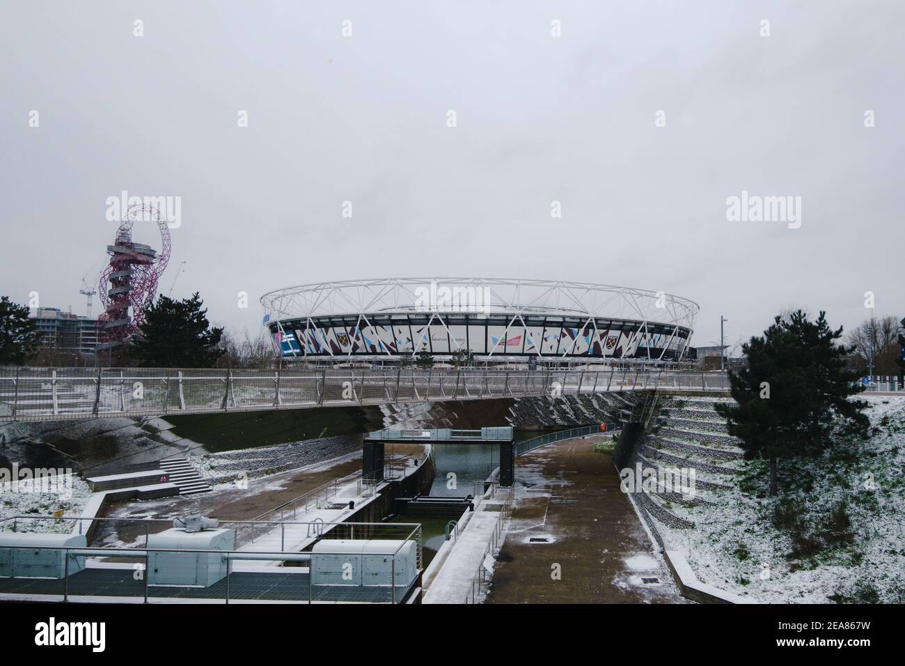 London stadium queen elizabeth olympic park hi-res stock photography ...