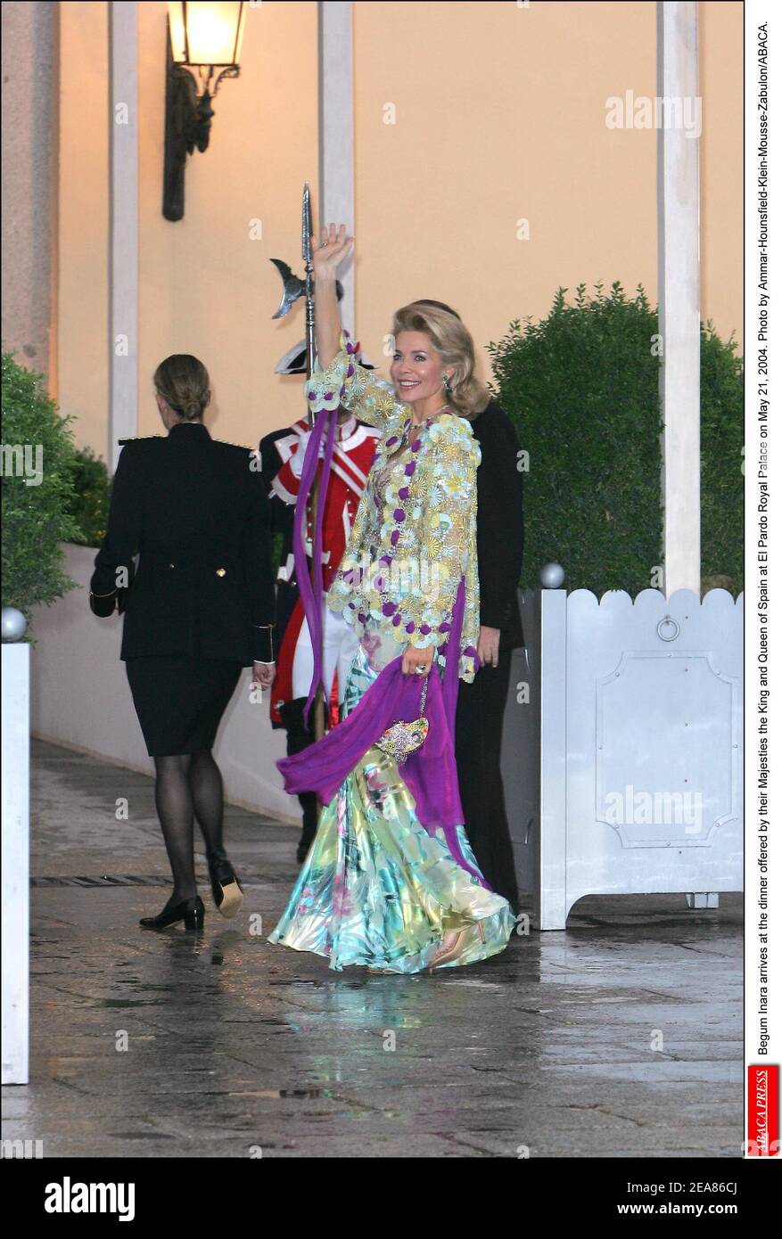 Begum Inaara arrives at the dinner offered by their Majesties the King ...