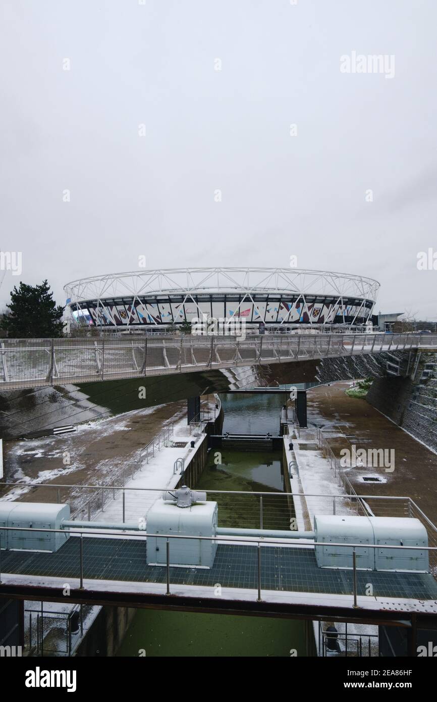 London stadium queen elizabeth olympic park hi-res stock photography ...