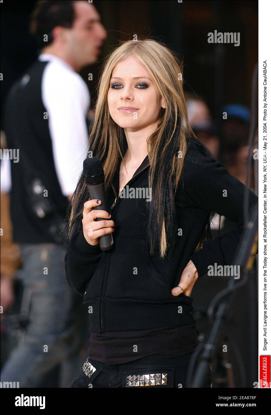 Avril lavigne 2004 hi-res stock photography and images - Alamy