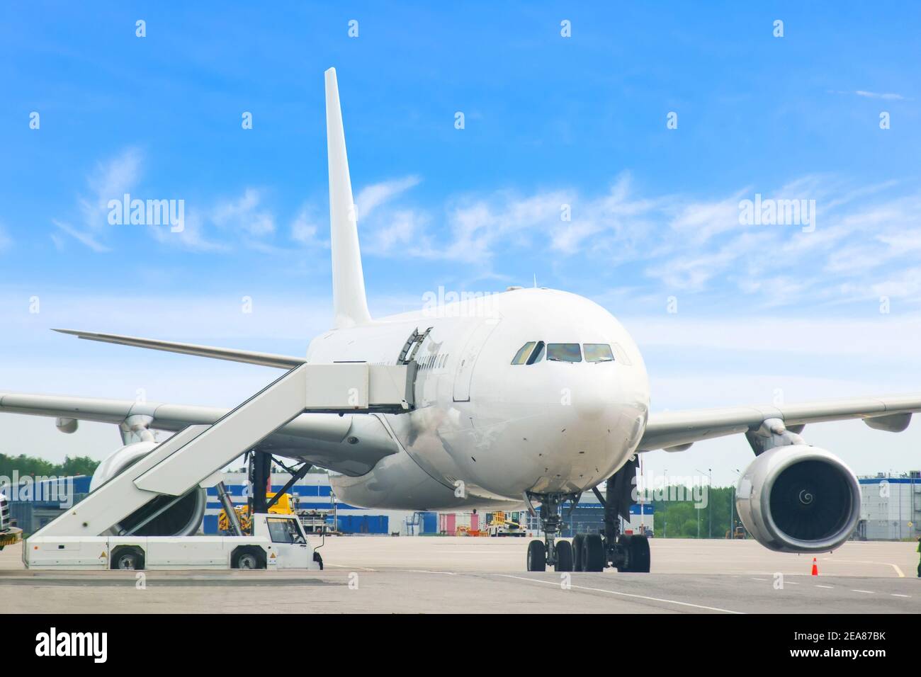 Big jet plane landed and ready to receive passenger Stock Photo - Alamy