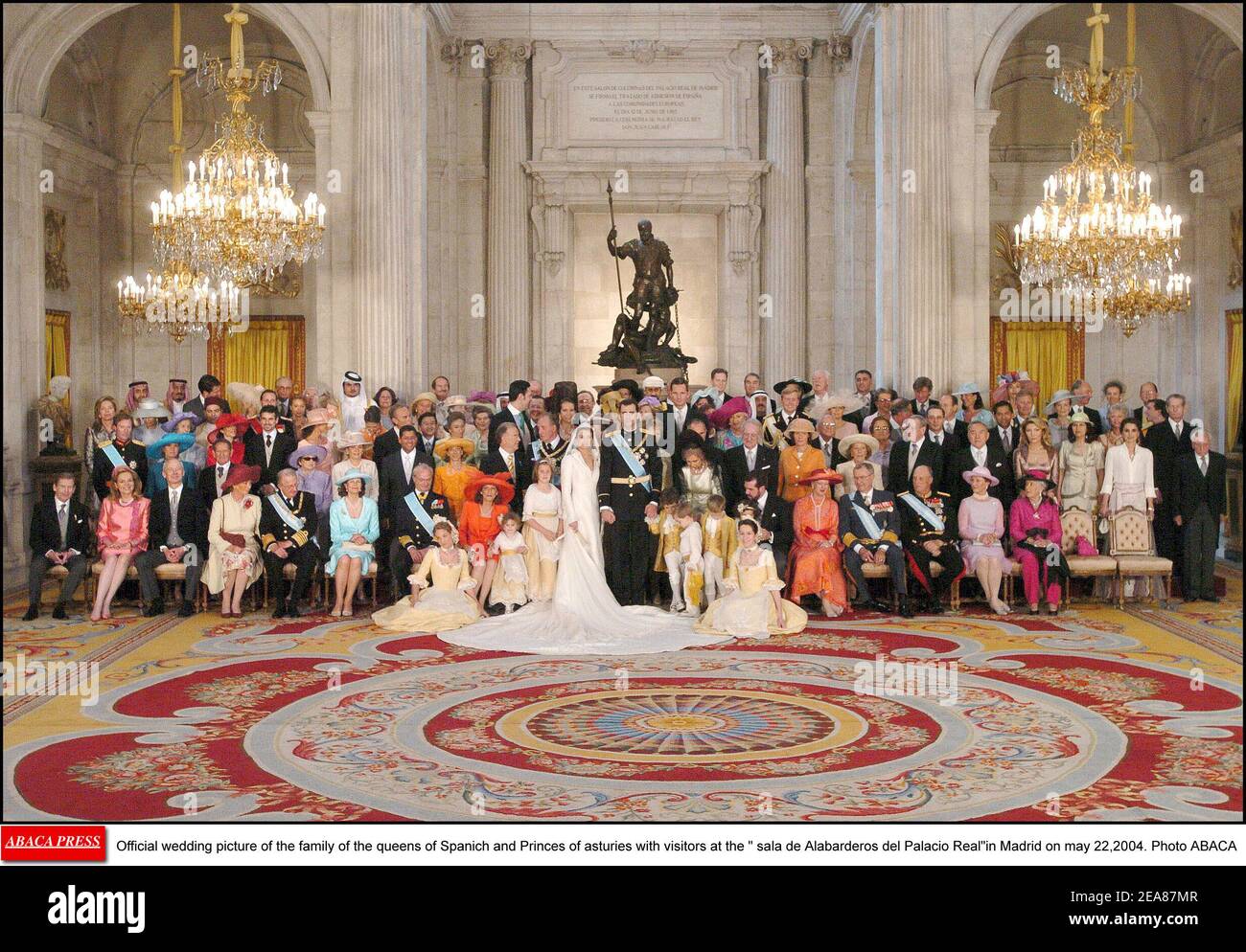 Official wedding picture of the Cron Prince Felipe and his wife ...