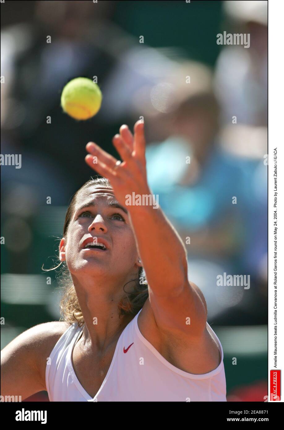 Amelie Mauresmo beats Ludmilla Cervanova at Roland Garros first round ...