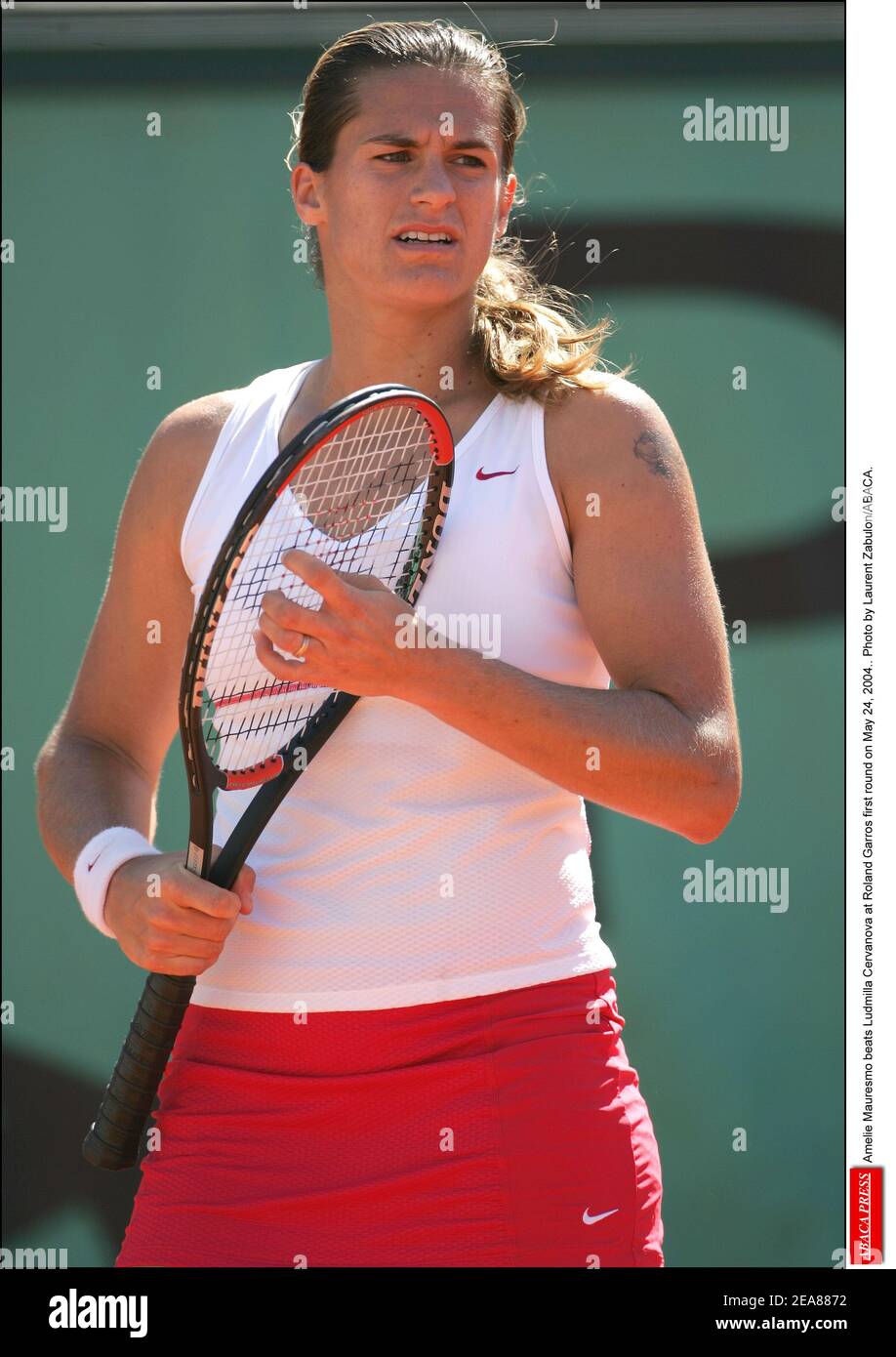 Amelie Mauresmo beats Ludmilla Cervanova at Roland Garros first round ...