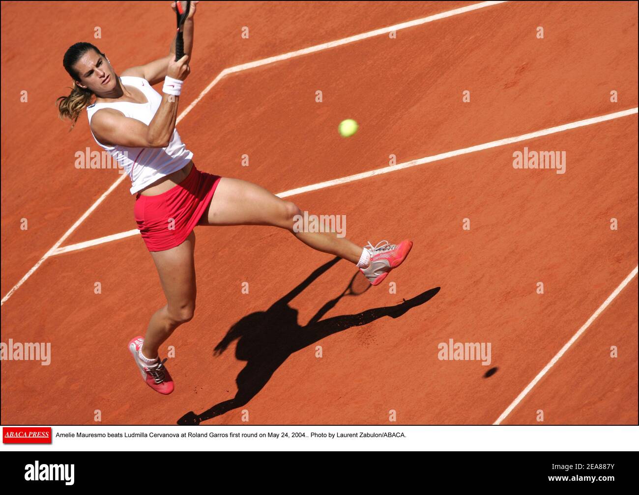 Amelie Mauresmo beats Ludmilla Cervanova at Roland Garros first round ...