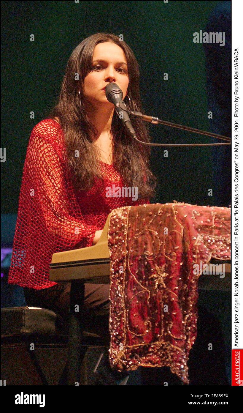 Norah jones 2004 hi-res stock photography and images - Alamy