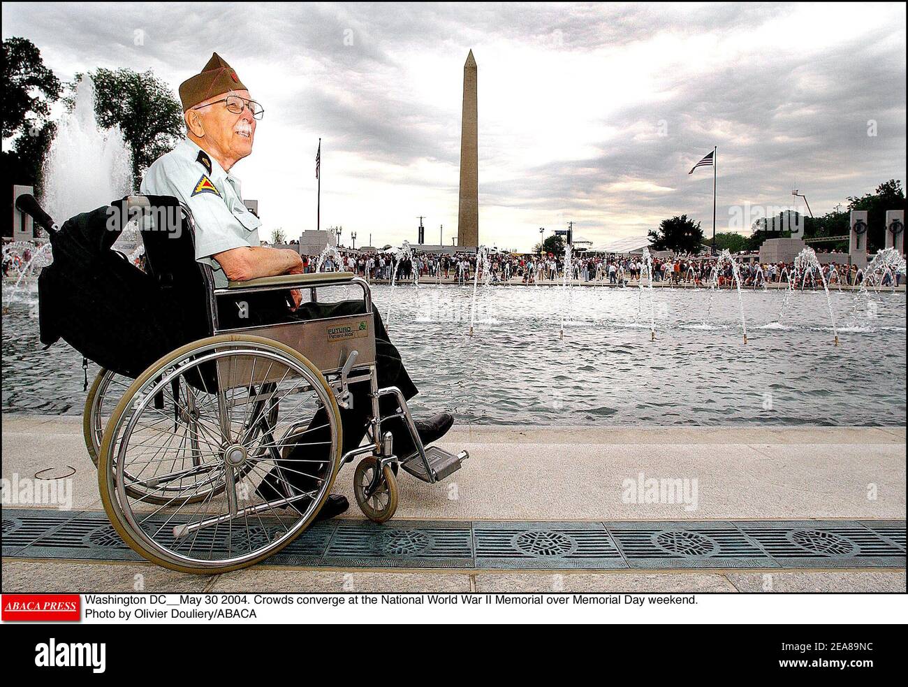 Washington DC May 30 2004. Crowds converge at the National World War II ...