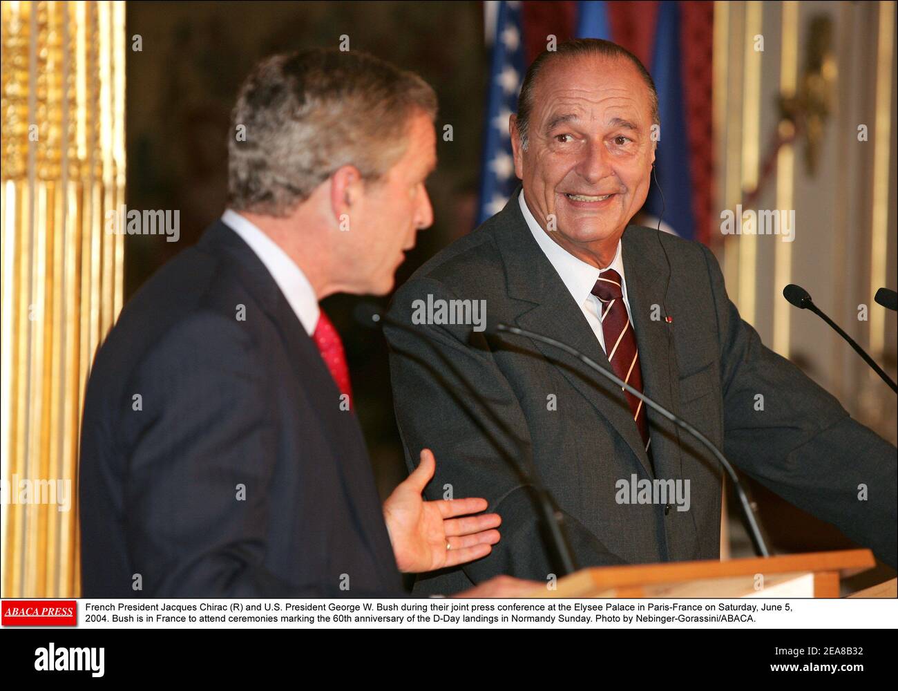 French President Jacques Chirac (R) and U.S. President George W. Bush ...