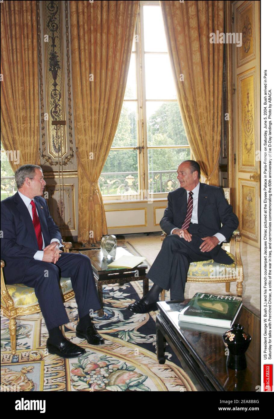 US President George W. Bush (L) and his French counterpart Jacques ...