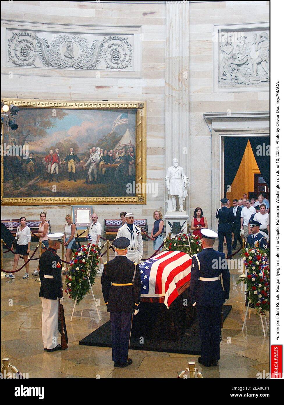 Former president Ronald Reagan lying in state in the Capitol Rotunda in ...