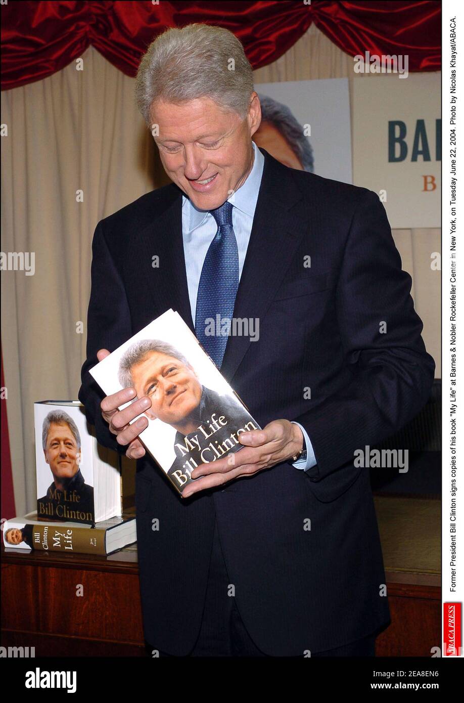 Former President Bill Clinton signs copies of his book -My Life- at ...
