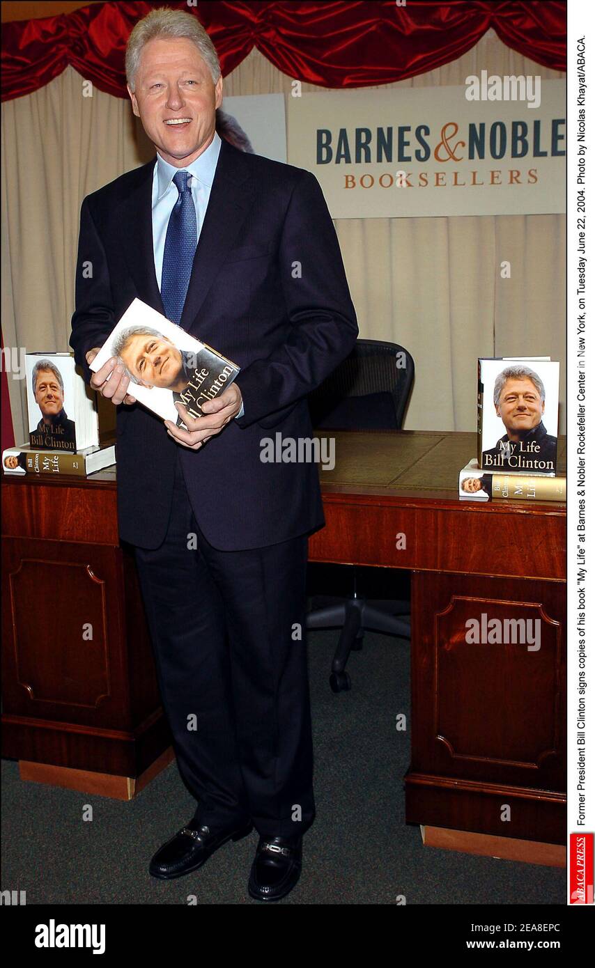 Former President Bill Clinton signs copies of his book -My Life- at ...