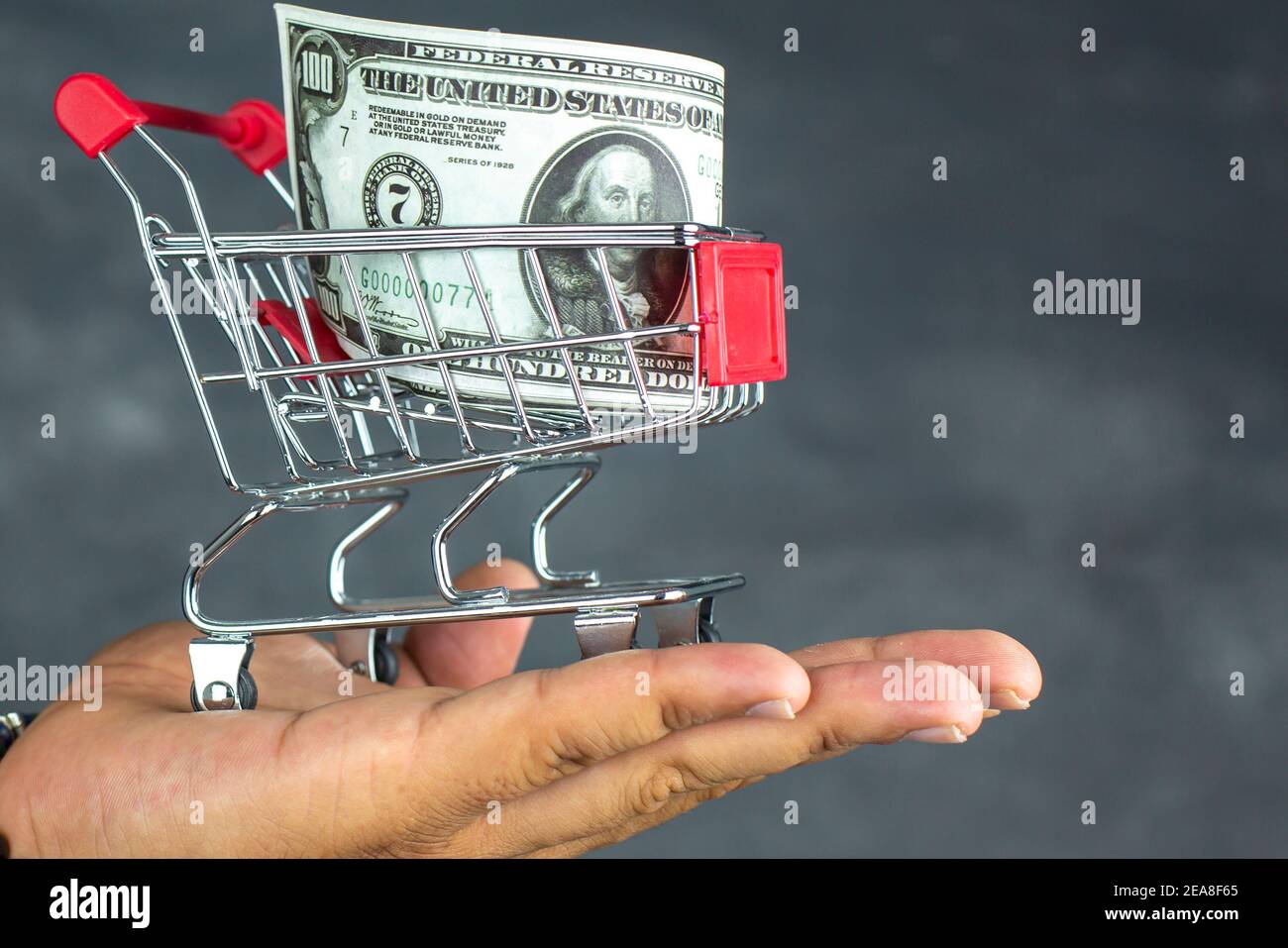 Easy and economic shopping concept Stock Photo - Alamy
