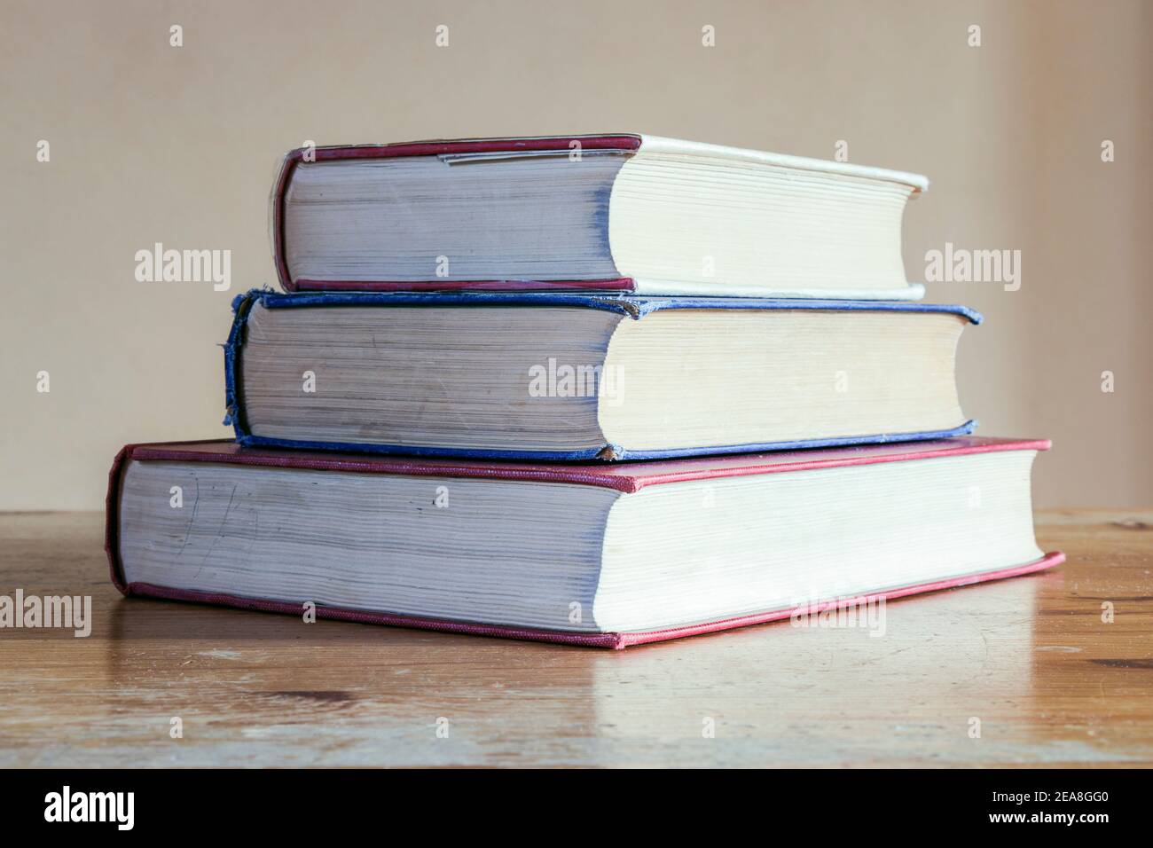 Books of reference hi-res stock photography and images - Alamy