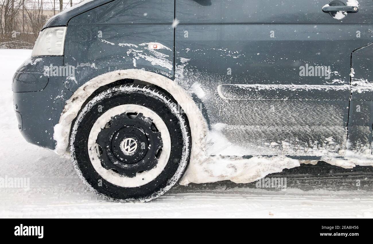 Bus stuck in snow hi-res stock photography and images - Alamy