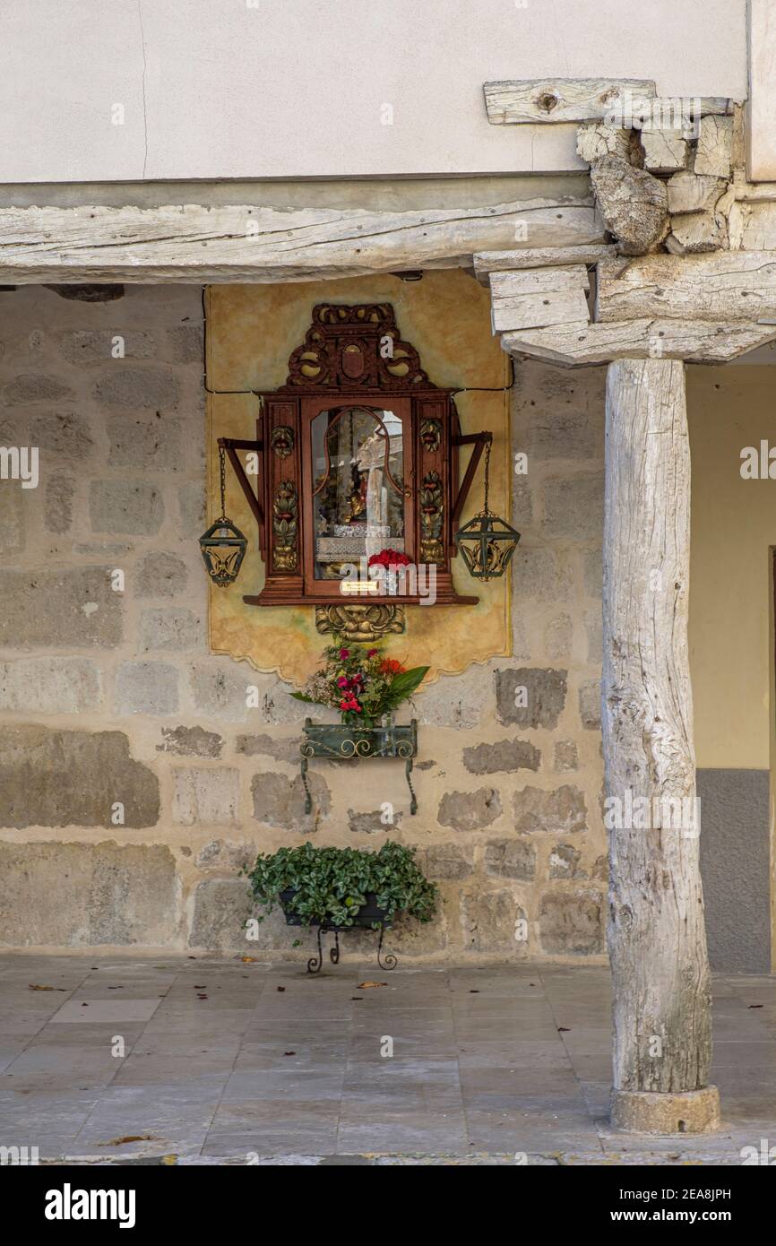 Niche wall hi-res stock photography and images - Alamy