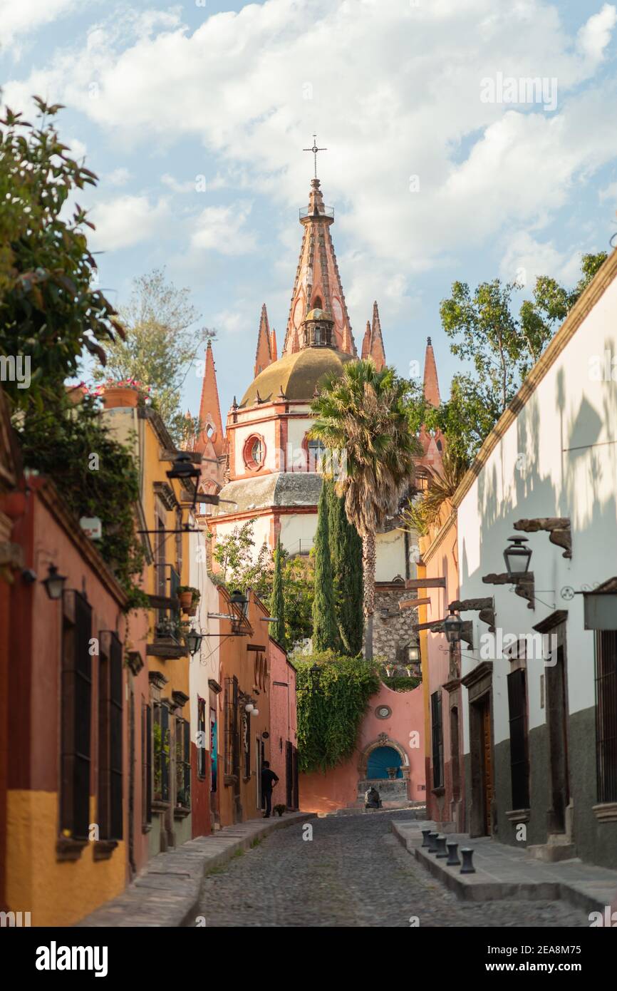San Miguel de Allende road Stock Photo - Alamy