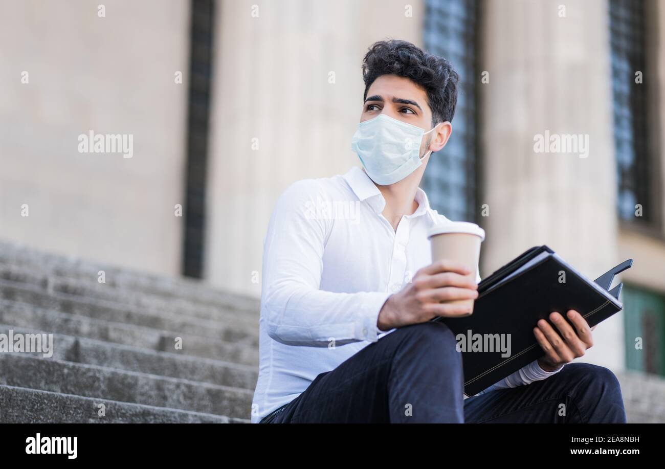 Portrait focused business man reading hi-res stock photography and ...