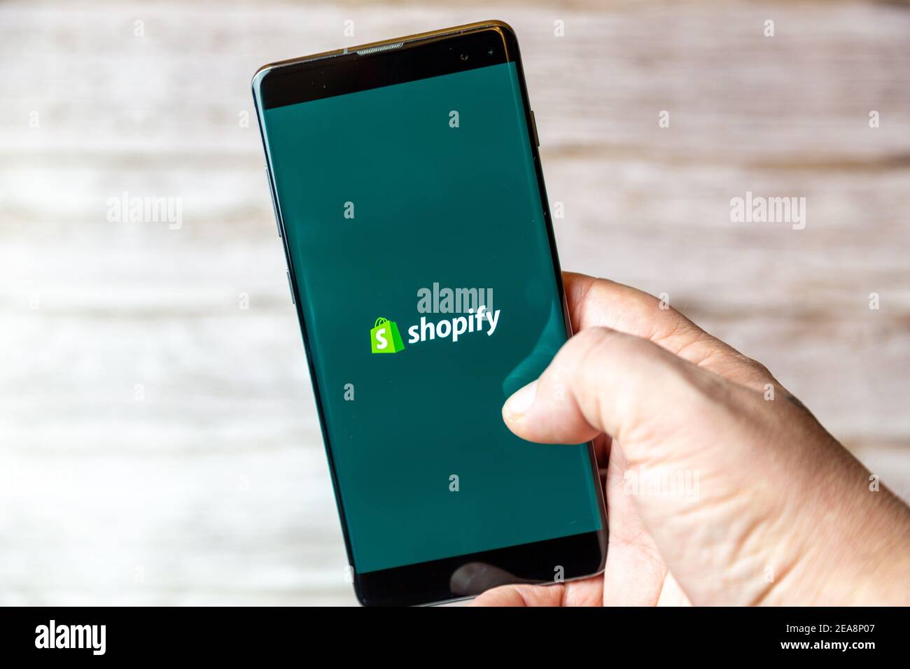 Shopify hi-res stock photography and images - Alamy