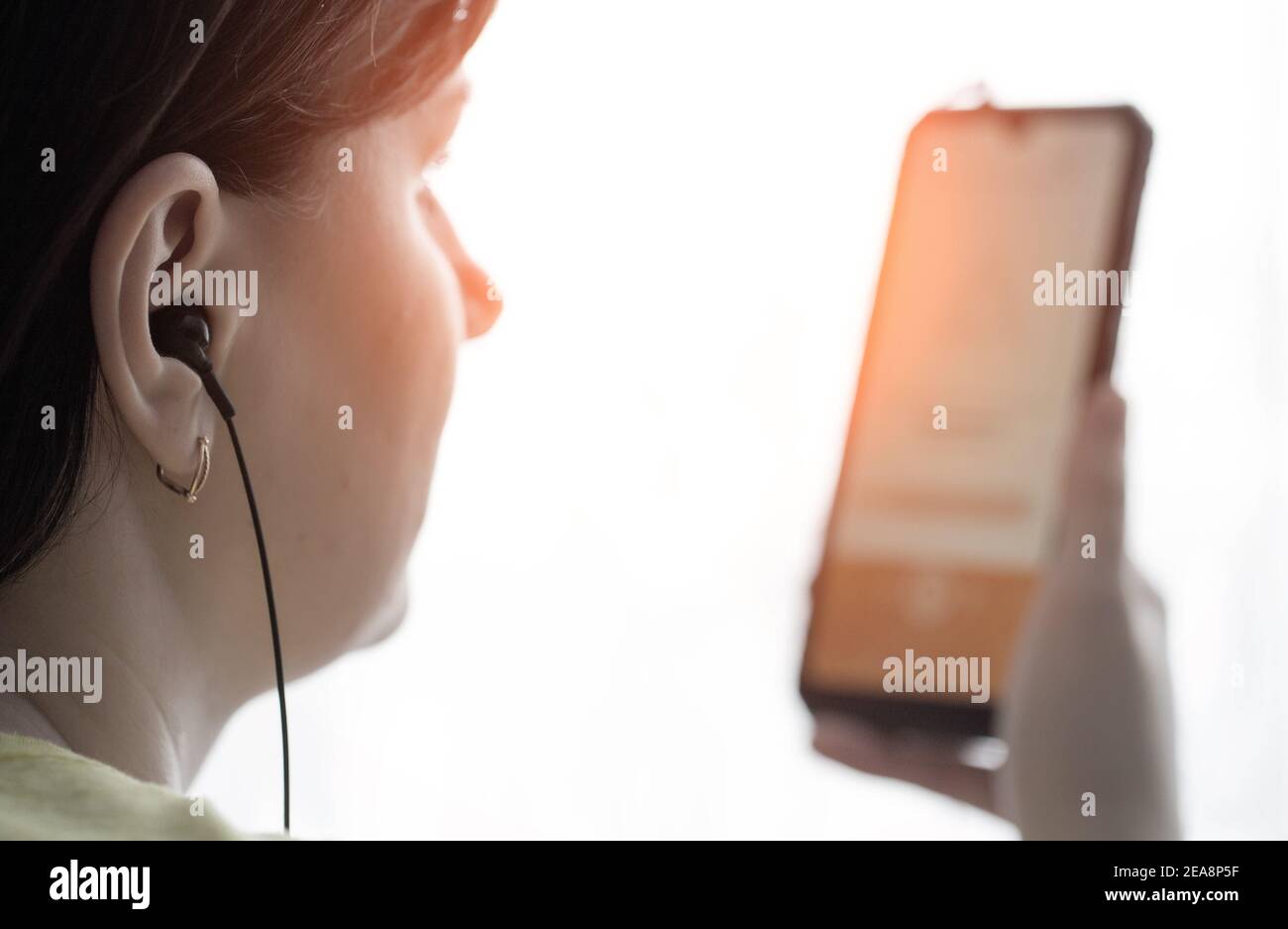 Ears listening speaker hi-res stock photography and images - Alamy