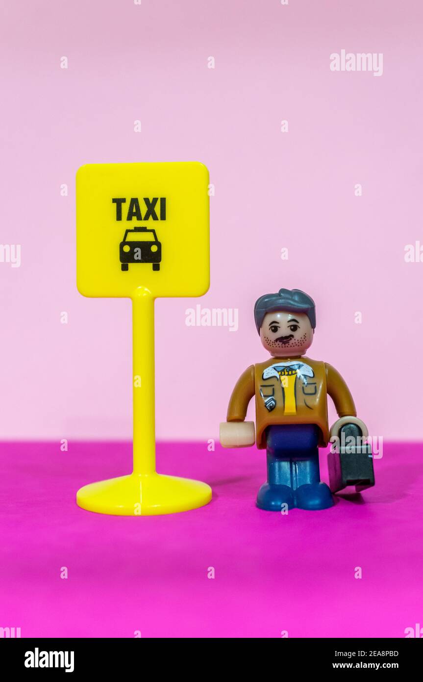 Yellow color taxi sign board hi-res stock photography and images - Alamy