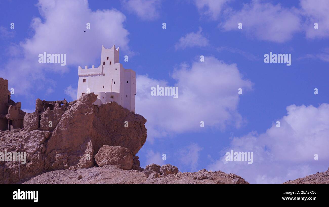 Hadramout Doa'n Yemen. One of the ancient palaces at the top of the ...