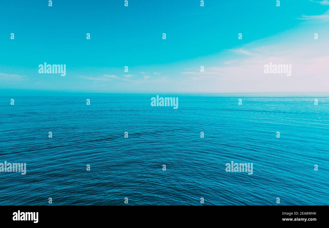 Blue ocean backdrop hi-res stock photography and images - Alamy