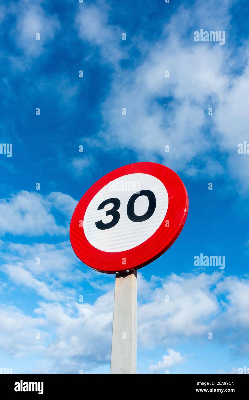 30 kph sign hi-res stock photography and images - Alamy