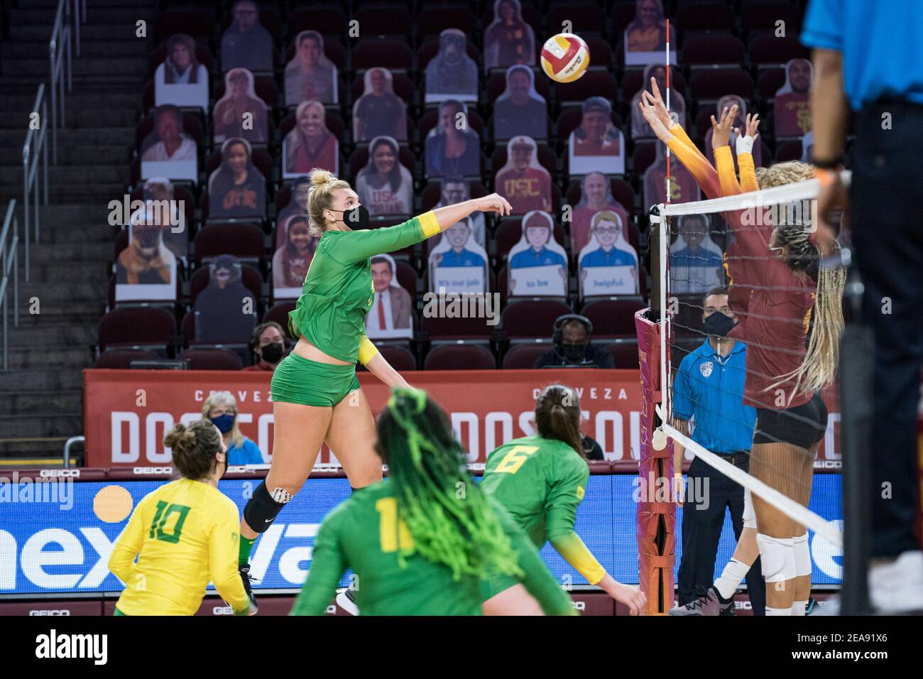 College women volleyball hi-res stock photography and images - Alamy