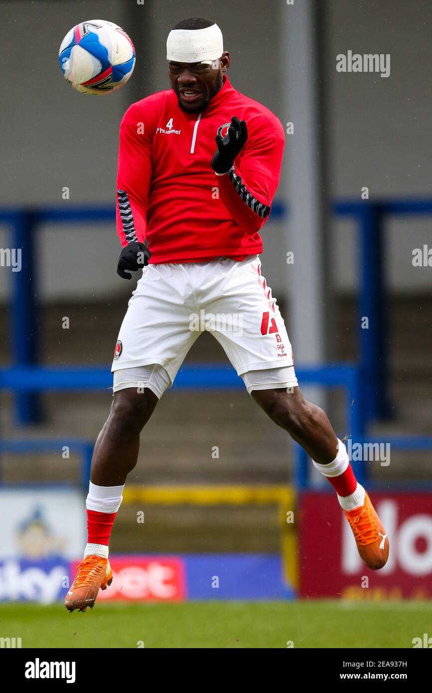 Charlton athletics deji oshilaja warms up prior hi-res stock photography and images - Alamy