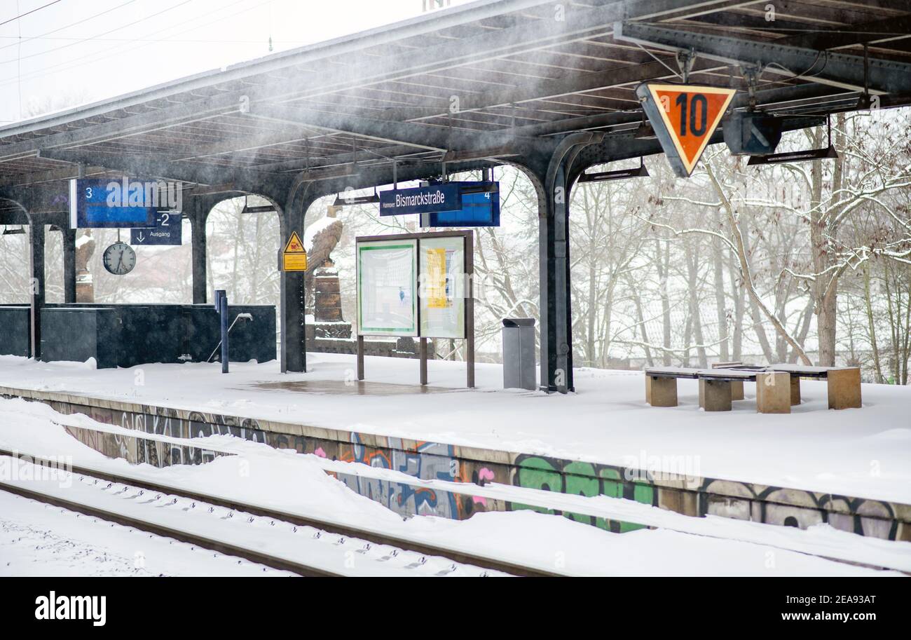 Hanover, Germany. 08th Feb, 2021. Snow blows from a roof onto the ...