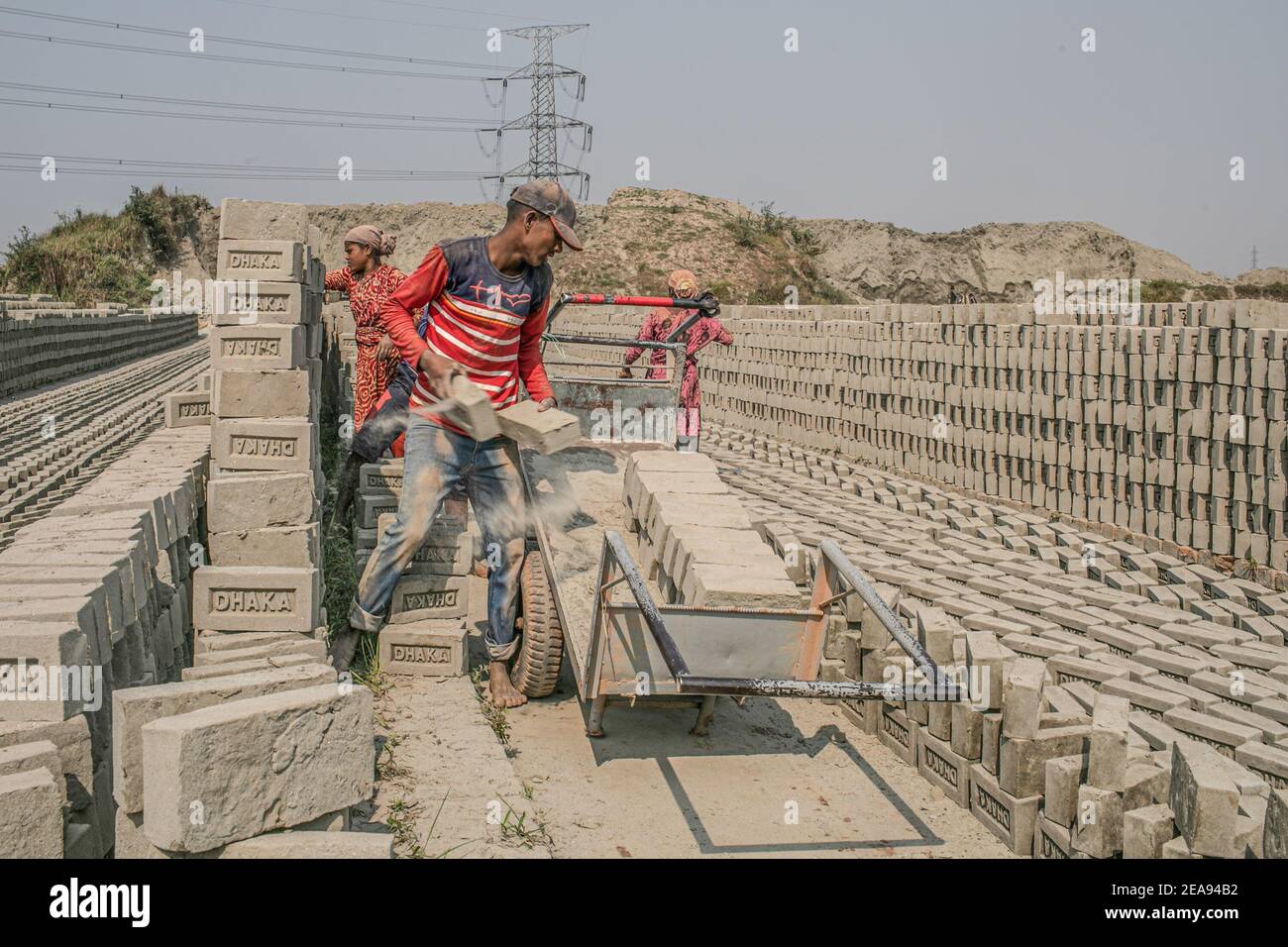 Loads of bricks hi-res stock photography and images - Alamy