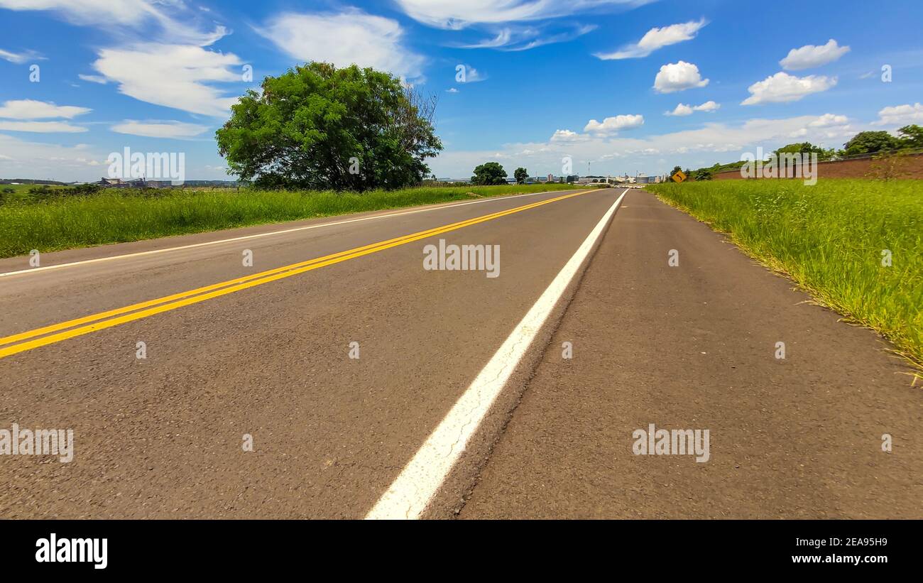 Empty highway low angle shot hi-res stock photography and images - Alamy