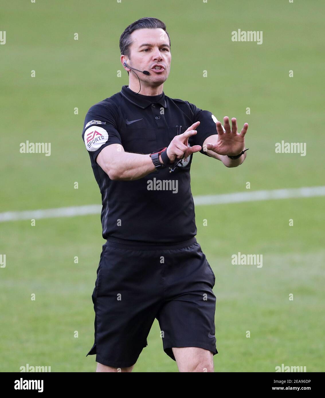 Football boro referee hi-res stock photography and images - Alamy