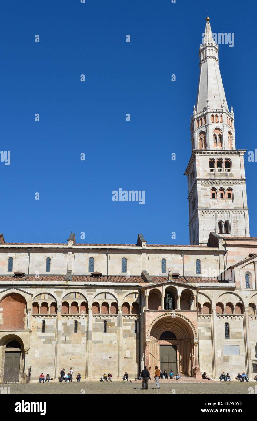 Cathedral santa maria assunta modena hi-res stock photography and ...