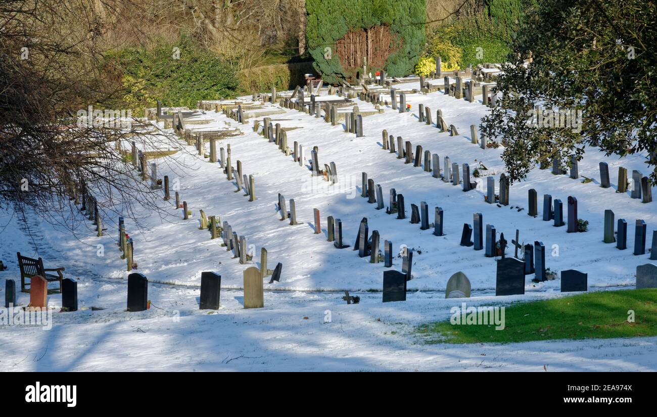 Uk cemeteries hi-res stock photography and images - Alamy