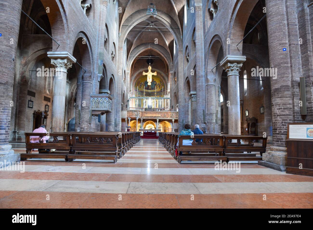 Cathedral modena interior hi-res stock photography and images - Alamy