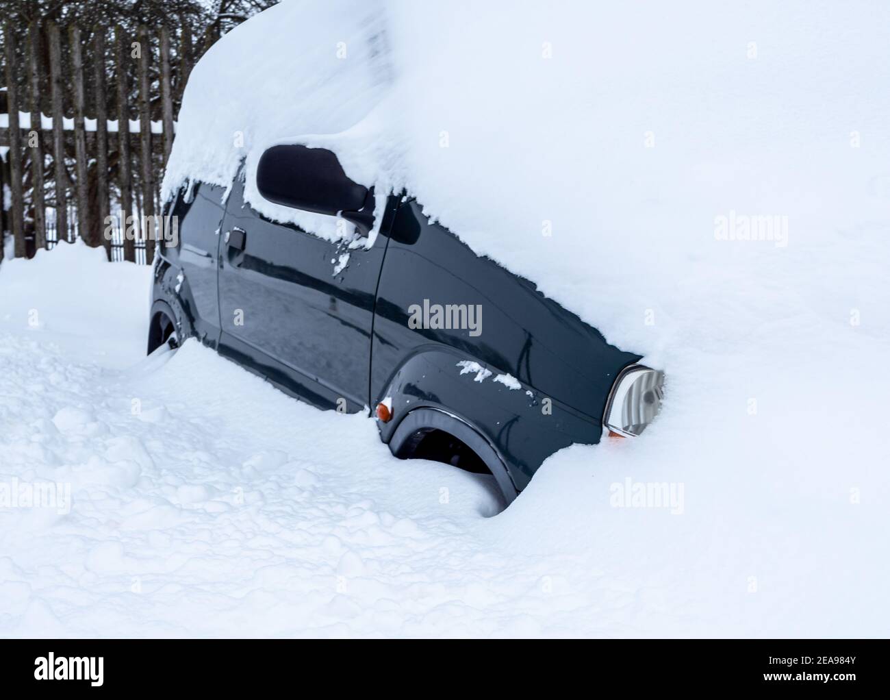Car ditch snow hi-res stock photography and images - Alamy
