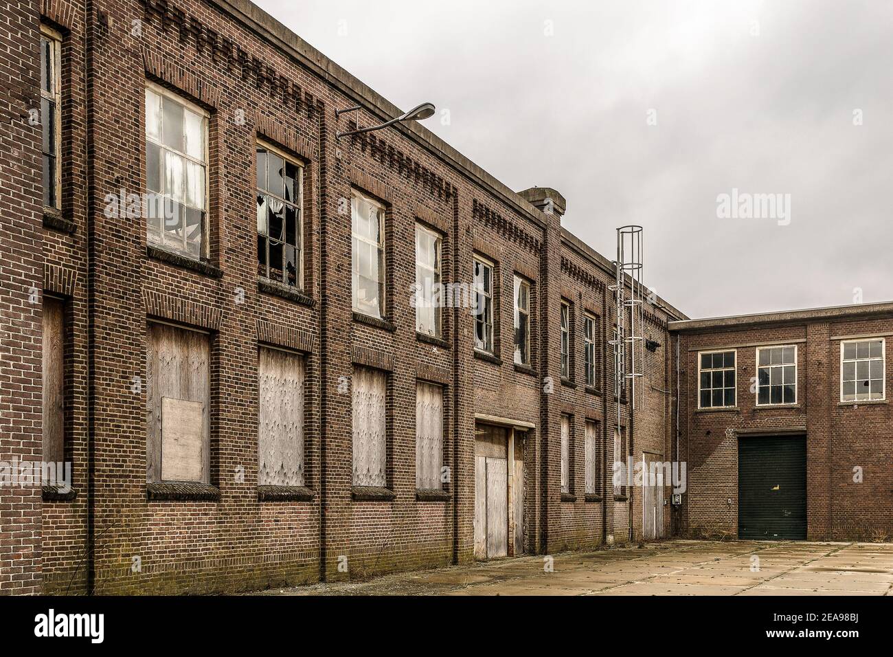 Abandoned building with broken windows Stock Photo - Alamy