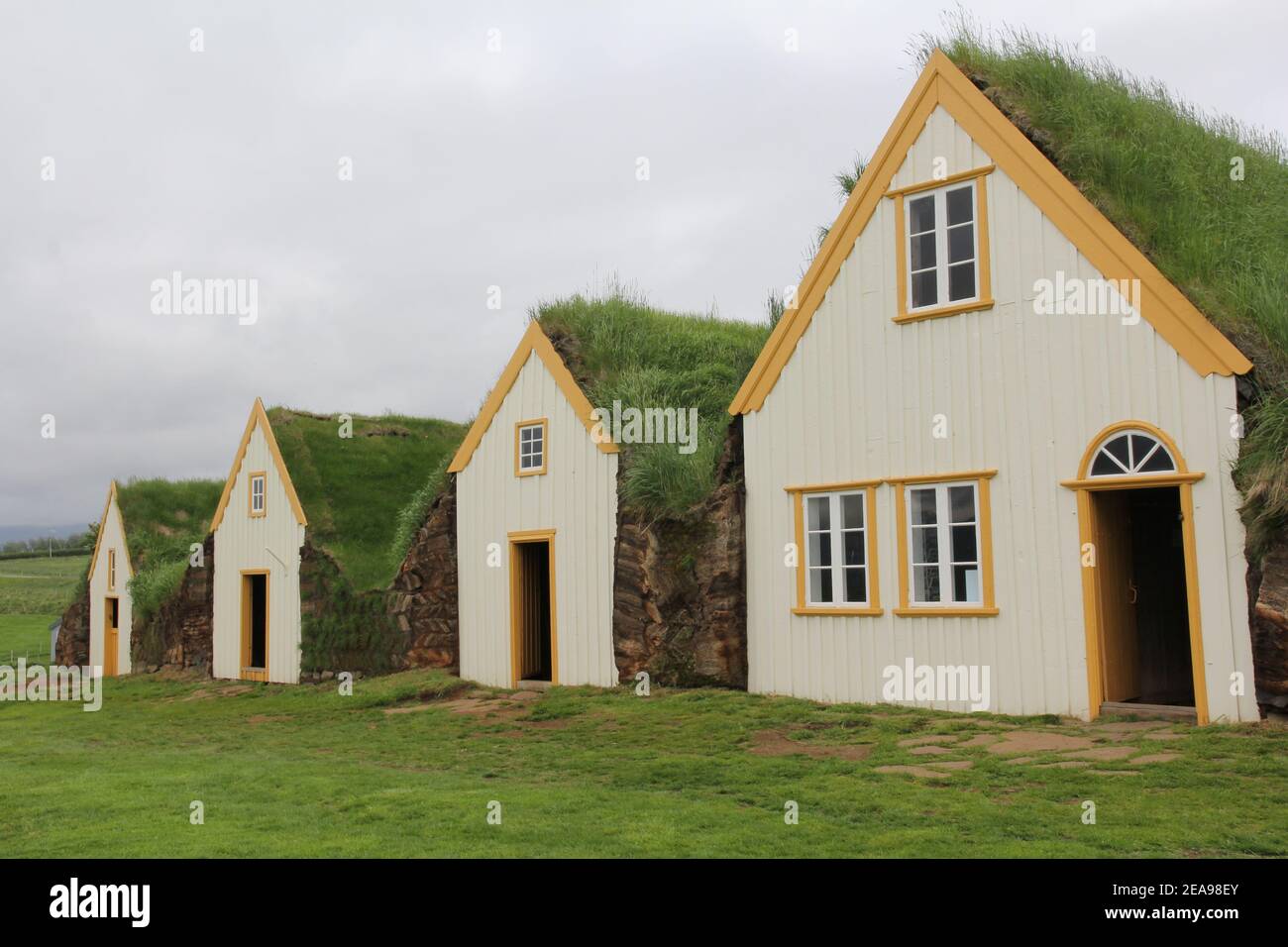Turf huts hi-res stock photography and images - Alamy