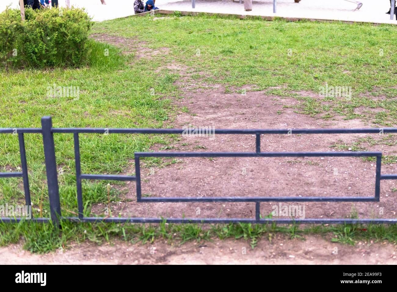 Pathway closed sign hi-res stock photography and images - Alamy