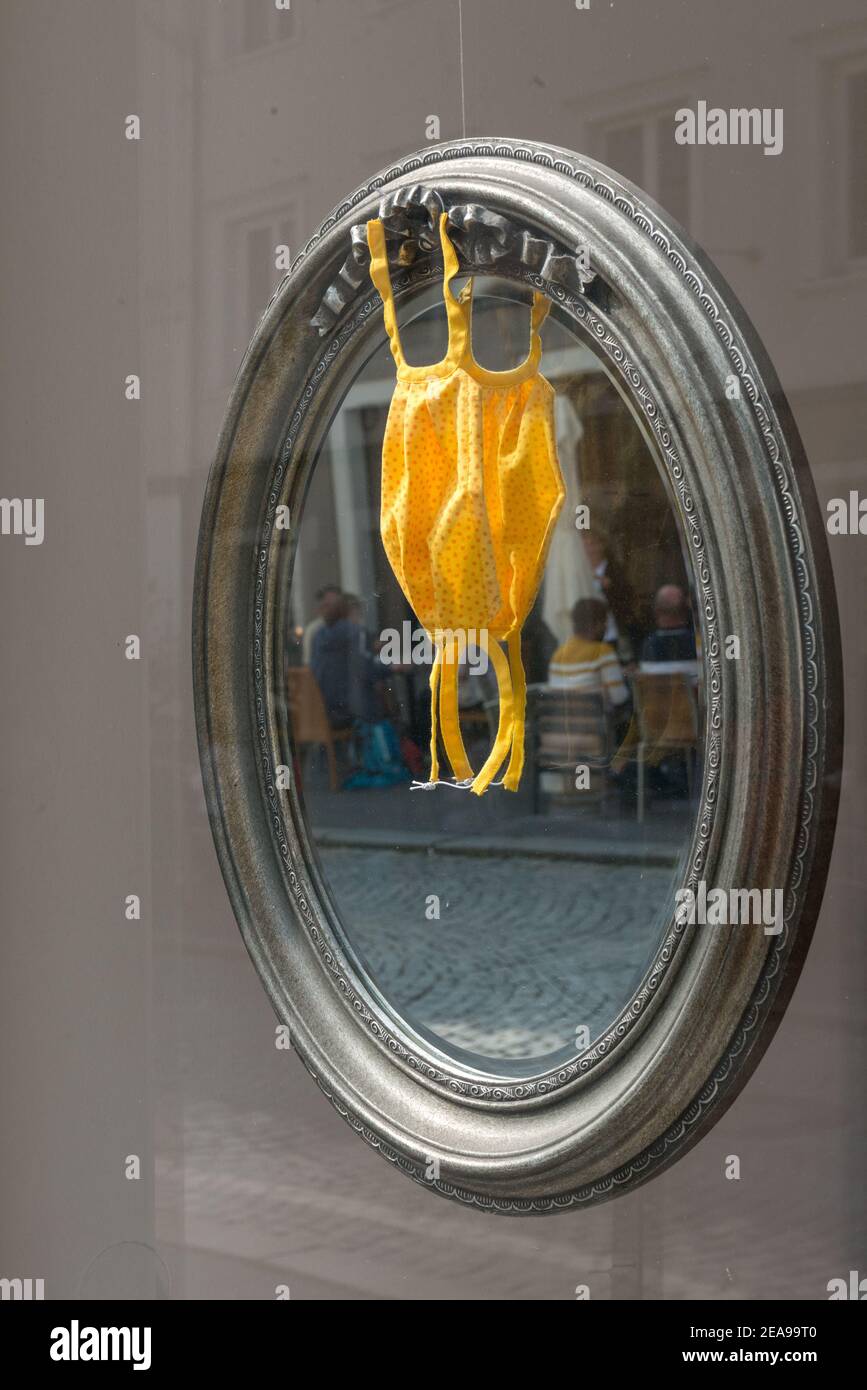 Corona mask, mirror, reflection Stock Photo - Alamy